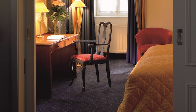 Merseburg accommodation - Hotel Rooms at Radisson Blu Hotel, Halle ...