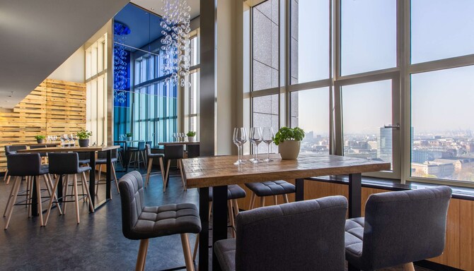 Besuchen Sie unsere Weinbar in Hamburg - Buchen Sie noch heute | Radisson Blu