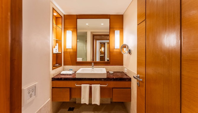 Book Hotel Rooms in Indore| Radisson Blu