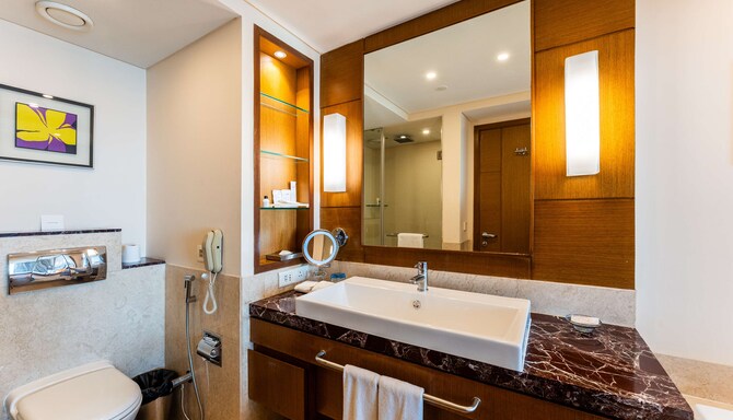 Book Hotel Rooms in Indore| Radisson Blu