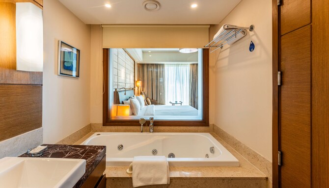 Book Hotel Rooms in Indore| Radisson Blu