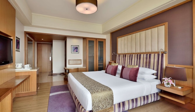 Book Hotel Rooms in Indore| Radisson Blu
