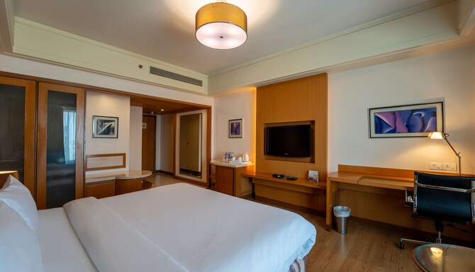 Book Hotel Rooms in Indore| Radisson Blu