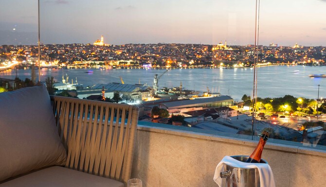 Hotel Rooms & Suites - Radisson Blu Pera in Istanbul, Taksim