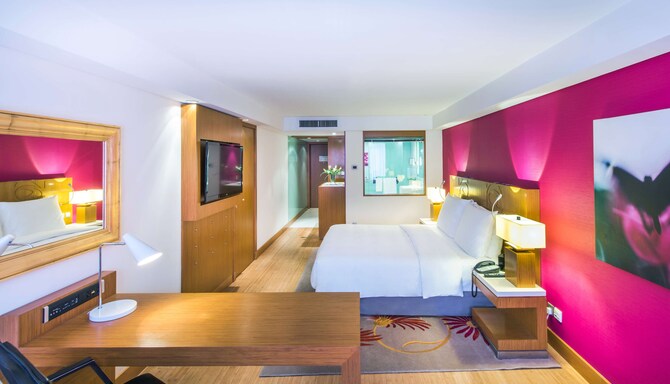Hotel Rooms & Suites - Radisson Blu, Kuwait City