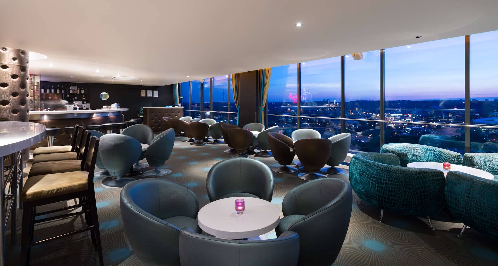 Unwind at Our Cocktail Bar in Vilnius - Book Today | Radisson Blu