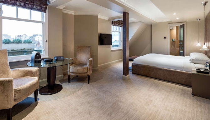 Luxury rooms and suites at Radisson Blu Hotel, London Bloomsbury