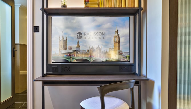 Luxury rooms and suites at Radisson Blu Hotel, London Bloomsbury