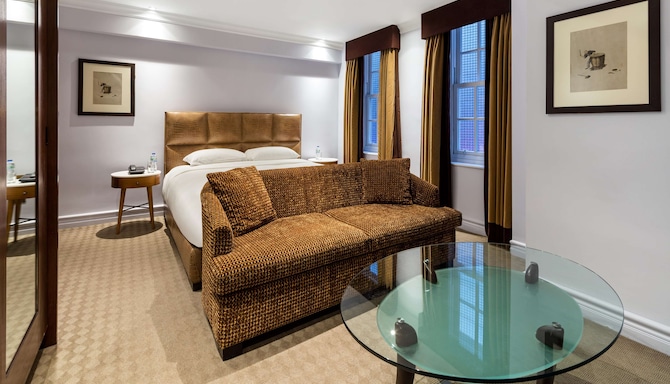 Book 4* Radisson Blu Bond Street Hotel, London on Oxford Street