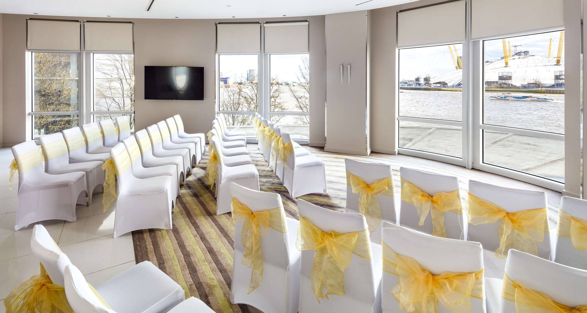 Beautiful weddings in London | Radisson Blu Hotel, London Canary Wharf East