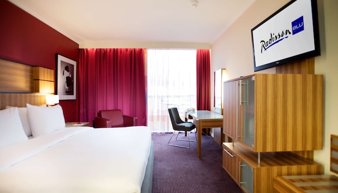Radisson Blu London Stansted Airport Hotel l Best Online Rate