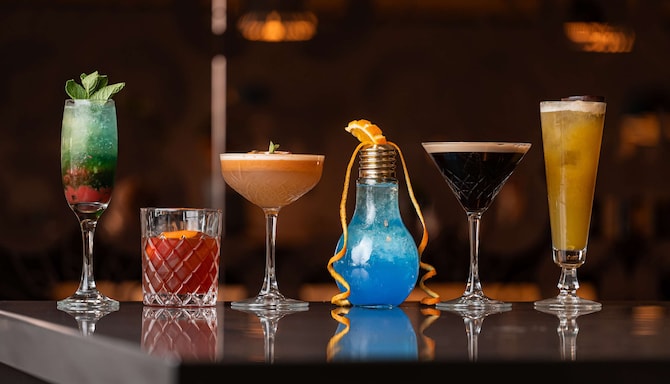 Enjoy Our Cocktail Bar in Manchester - Book Today | Radisson Blu