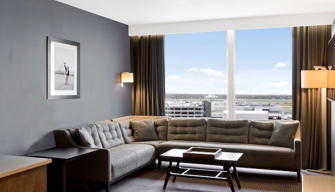 Hotel Rooms & Suites - Radisson Blu Manchester Airport