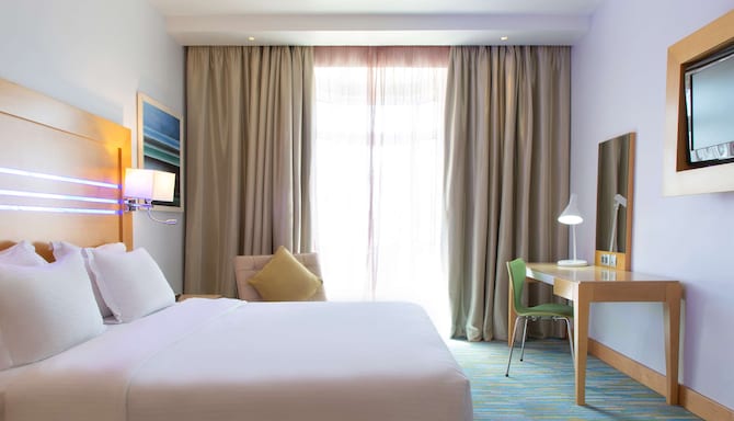 Hotel Rooms & Suites - Radisson Blu, Muscat