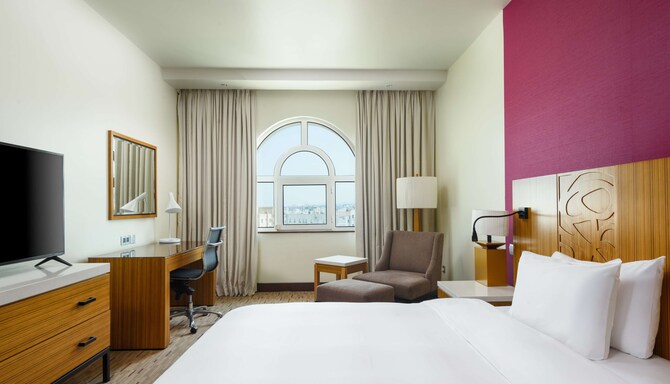 Hotel Rooms & Suites - Radisson Blu, Muscat