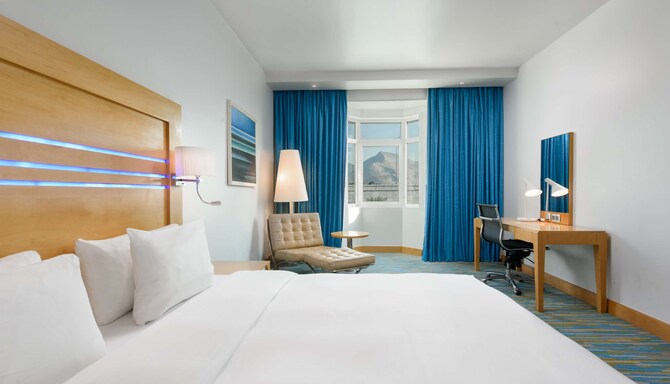 Hotel Rooms & Suites - Radisson Blu, Muscat
