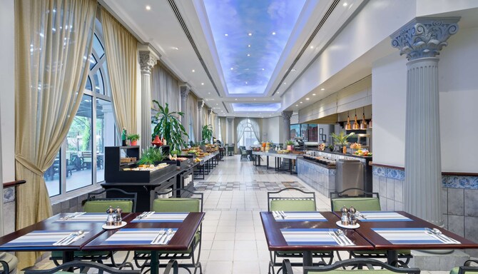 Hotels in Muscat City Centre, Oman | Radisson Blu Hotel Muscat