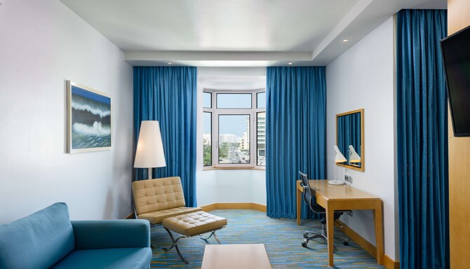 Hotel Rooms & Suites - Radisson Blu, Muscat