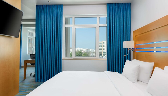 Hotel Rooms & Suites - Radisson Blu, Muscat