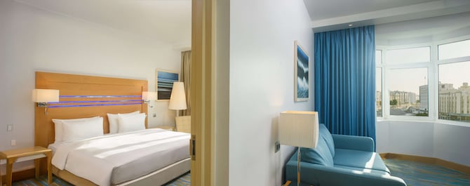 Hotel Rooms & Suites - Radisson Blu, Muscat