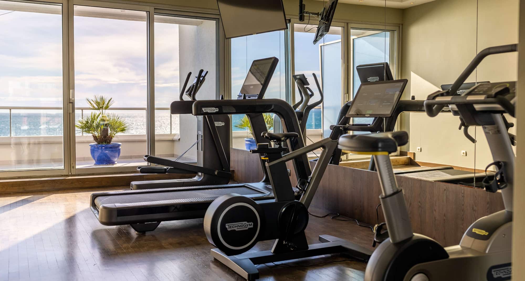 Contact Us - Radisson Blu Hotel, Nice