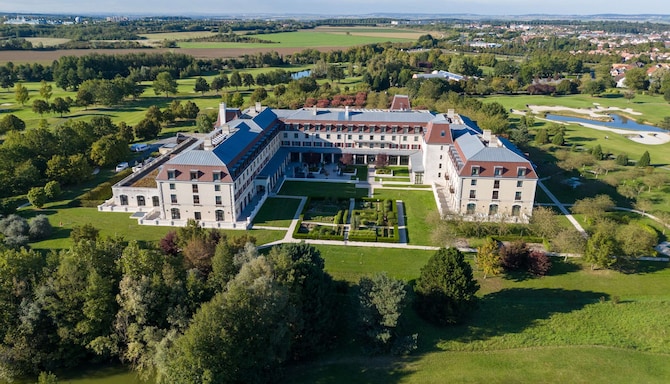 Explore hotels in Paris, France | Radisson Hotels