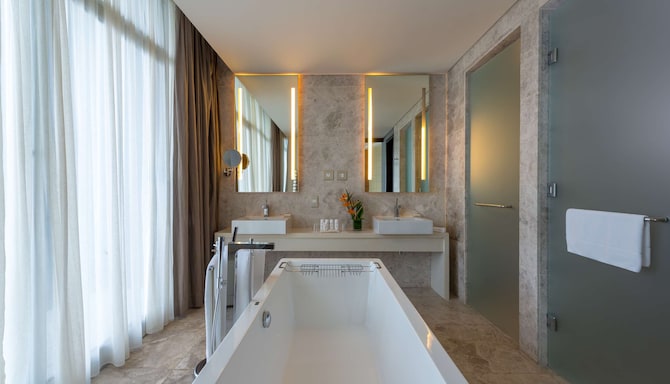 Hotel in Maputo, Mozambique | Radisson Blu Hotel & Residence