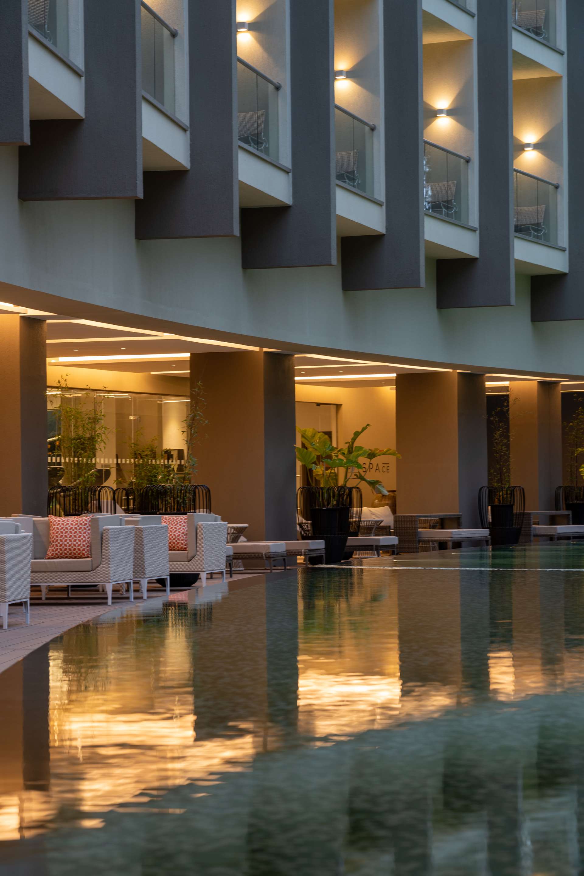 Dine at the only Firelake restaurant in Africa | Radisson Hotels