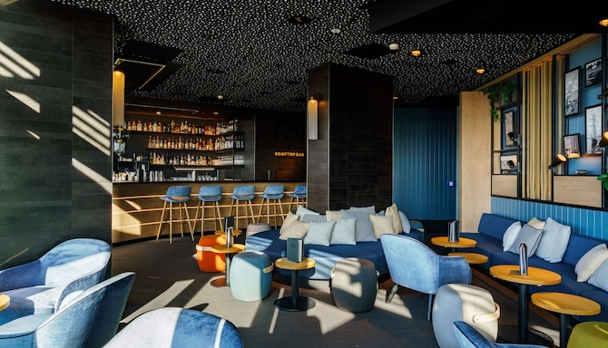Visit our cocktail bar in Rostock - Book Today | Radisson Blu