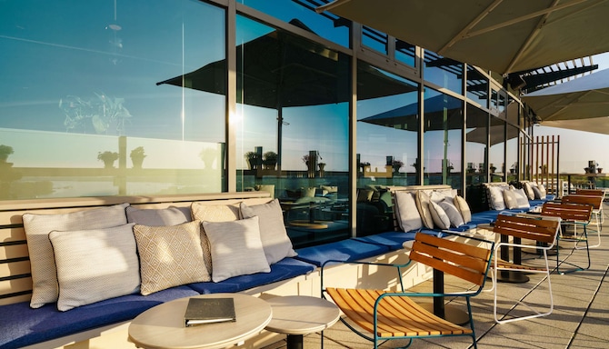 Besök vår cocktailbar i Rostock - Boka idag | Radisson Blu