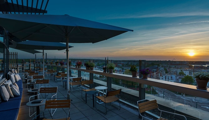 Besuchen Sie unsere Cocktailbar in Rostock – Heute buchen | Radisson Blu