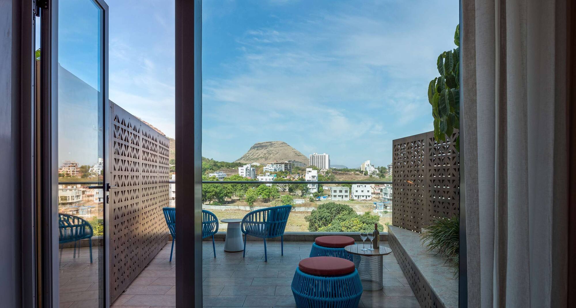 Book an elegant room in Nashik | Radisson Blu Hotel & Spa, Nashik