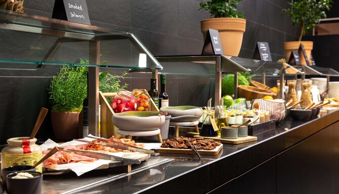 Find hotels near the airport | Radisson Hotels