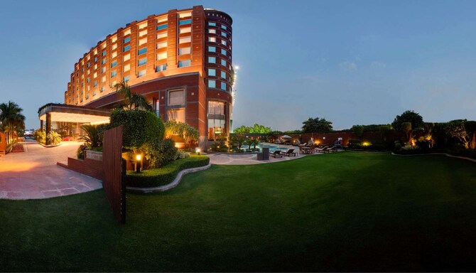 Dine at Restaurants in Noida Sector 18 | Radisson Blu