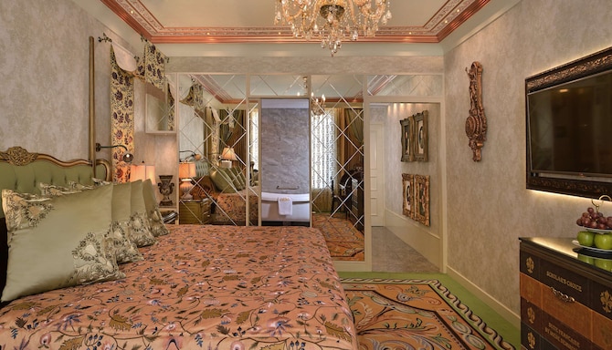 Hotel in Noida sector 18 | Radisson Blu MBD Hotel, Noida