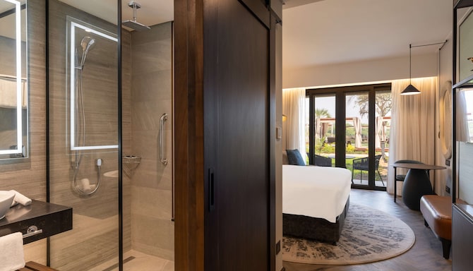 Hotel rooms with views in Mosi-Oa-Tunya Livingstone | Radisson Hotels