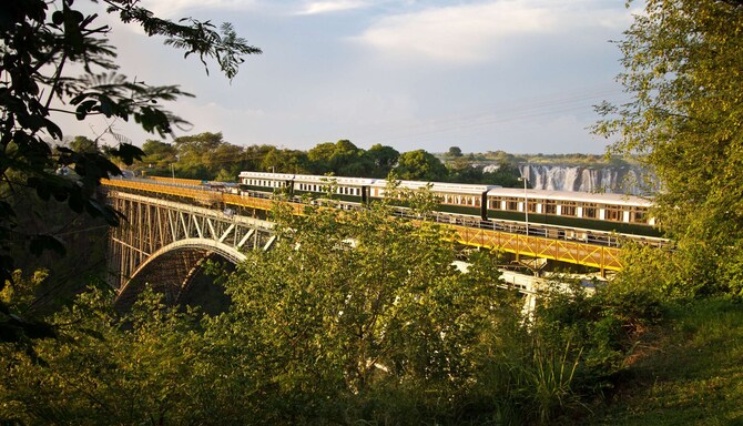 Explore Mosi-Oa-Tunya’s natural wonders | Radisson Hotels