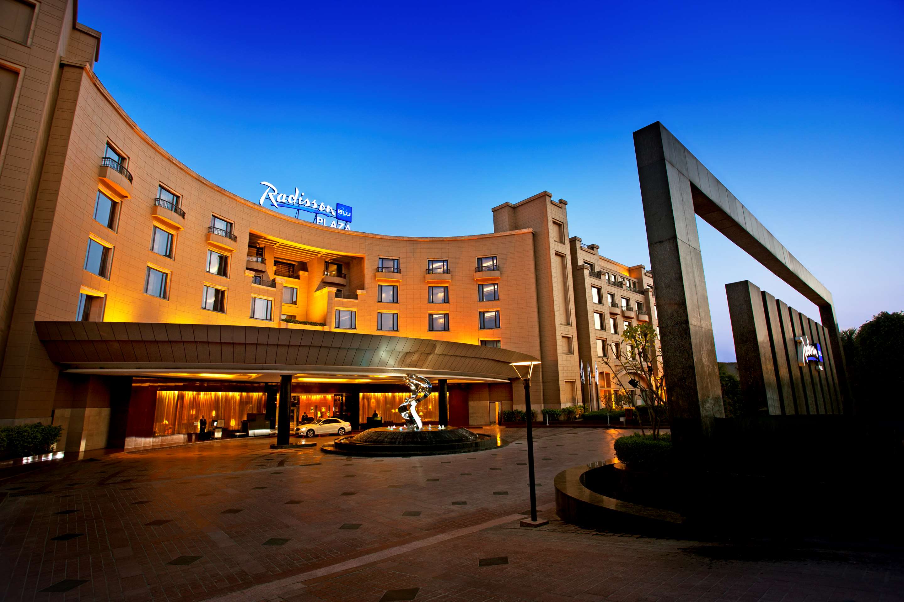 Contact the Radisson Blu Plaza Delhi Airport | Radisson Hotels