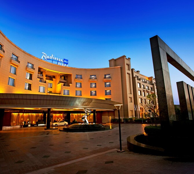 Book Hotels near the Delhi Airport | Radisson Blu
