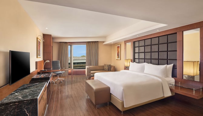 Book Hotels near the Delhi Airport | Radisson Blu