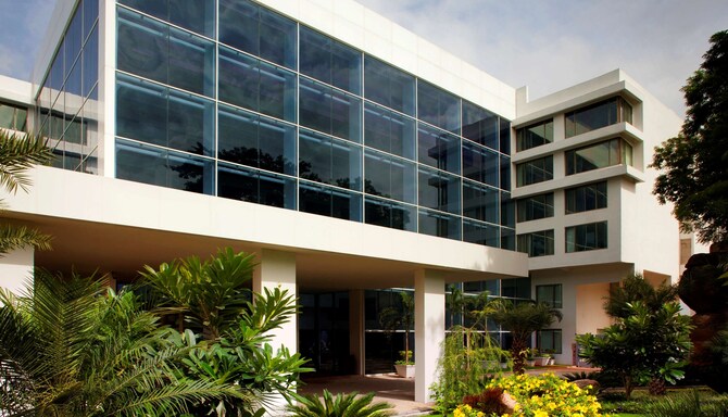 Contact the Radisson Blu Plaza Hotel Hyderabad Banjara Hills | Radisson ...