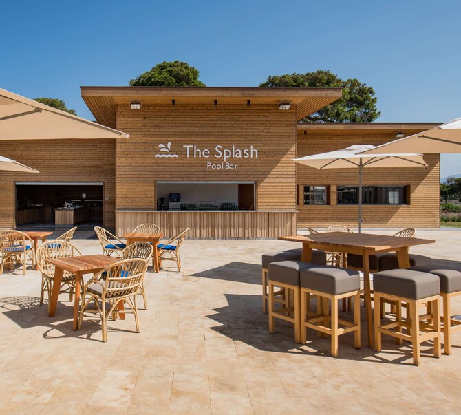 Enjoy drinks by the pool in Al Hoceima | Radisson Hotels