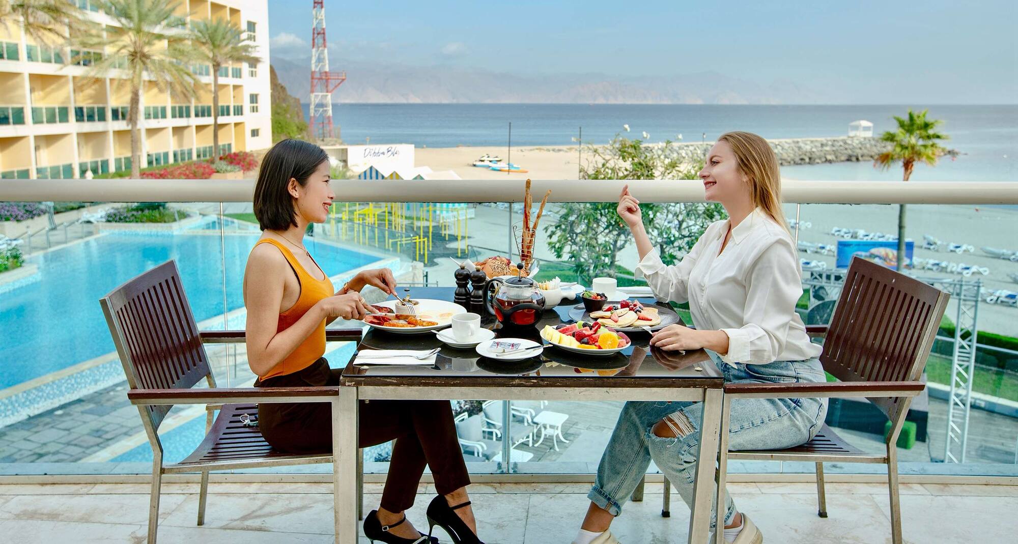 Try our buffet in Fujairah - Book Now | Radisson Blu