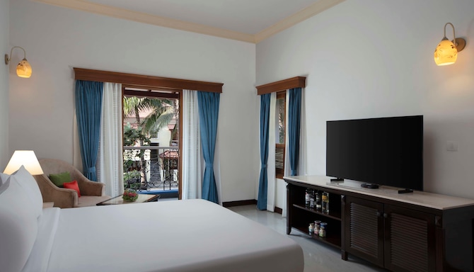 Hotel rooms in Goa Cavelossim Beach | Radisson Blu Resort