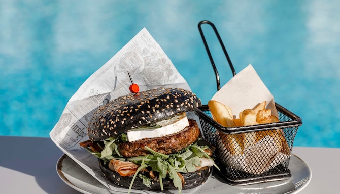 Discover our diverse dining and vibrant bars | Radisson Hotels
