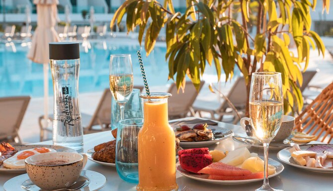 Descubre nuestra variedad gastronómica y nuestros animados restaurantes ...