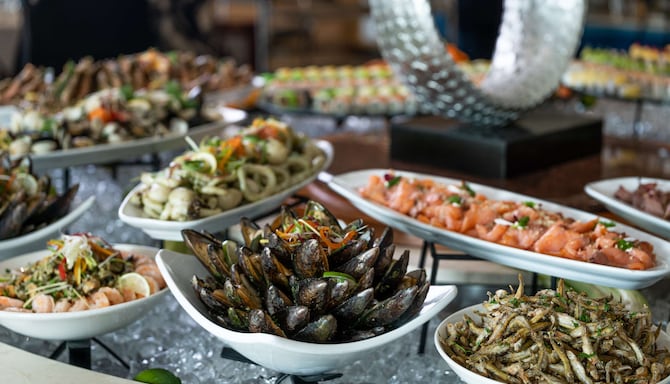 Discover a fine buffet dining experience at Flavours | Radisson Hotels