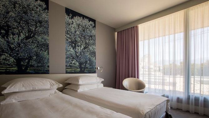 Beachfront Hotel Rooms & Suites - Radisson Blu Resort & Spa, Split