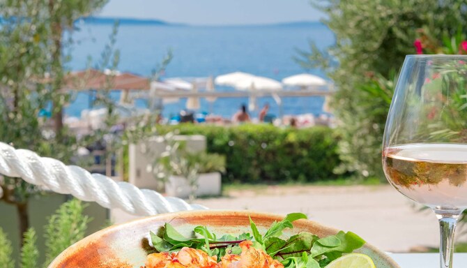 Have a Drink at Our Beach Bar in Split - Book Now| Radisson Blu