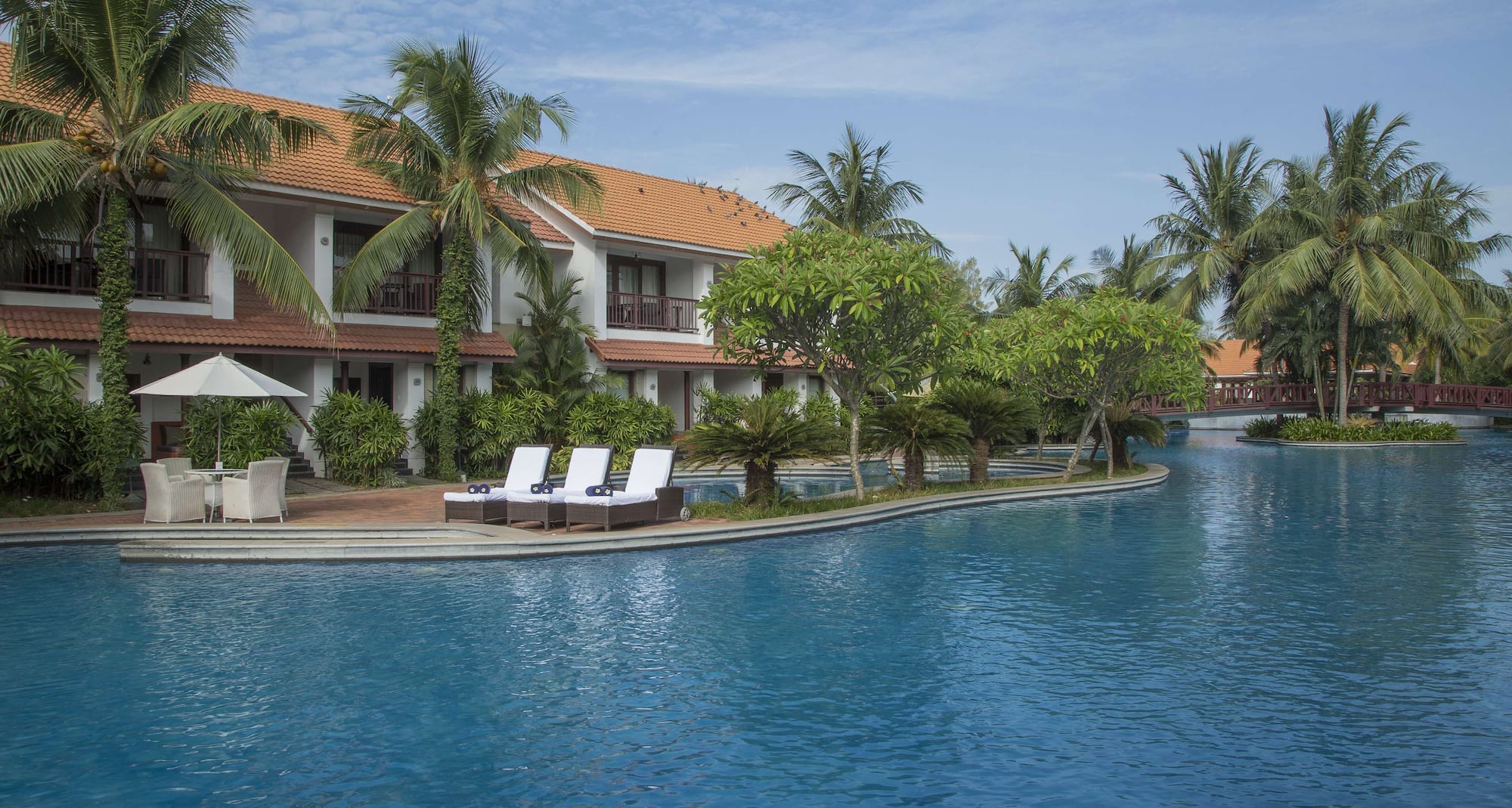 Contact the Radisson Blu Resort Temple Bay Mamallapuram | Radisson Hotels